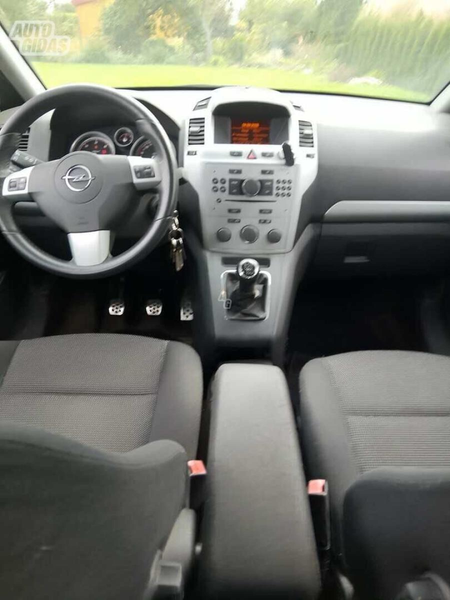 Grey Opel Zafira 2008 in Silute, with an engine capacity of 1.90 L and mileage of 265 thousand km for 1750 €, photo 9 on AUTOMOTO.COM.LV