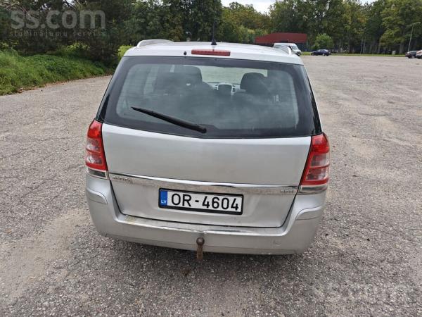 Pelēks Opel Zafira 2008 Valmiera, ar dzinēja tilpumu 1.90 L un nobraukumu 323 tūkst. km par 2190 €, foto 4 vietnē AUTOMOTO.COM.LV