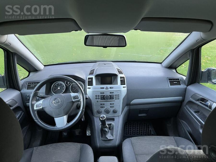 Grey Opel Zafira 2008 in Dobele, with an engine capacity of 1.70 L and mileage of 403 thousand km for 600 €, photo 4 on AUTOMOTO.COM.LV