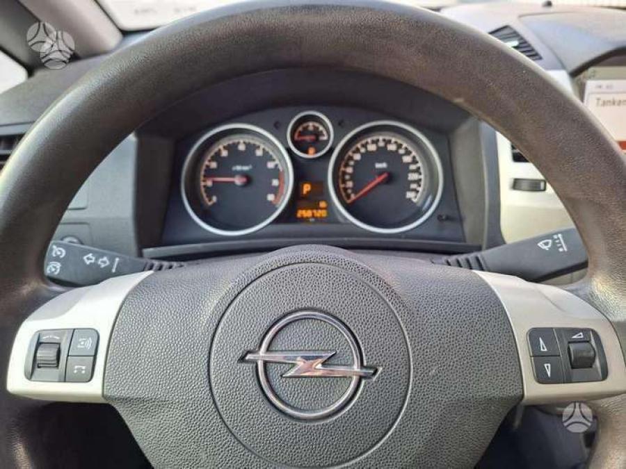 Pelēks Opel Zafira 2008 Ukmergė, ar dzinēja tilpumu 2.20 L un nobraukumu 224 tūkst. km par 1950 €, foto 10 vietnē AUTOMOTO.COM.LV