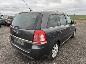 Grey Opel Zafira 2009 in Giraite, with an engine capacity of 1.70 L and mileage of 248 thousand km for 1900 €, photo 5 on AUTOMOTO.COM.LV