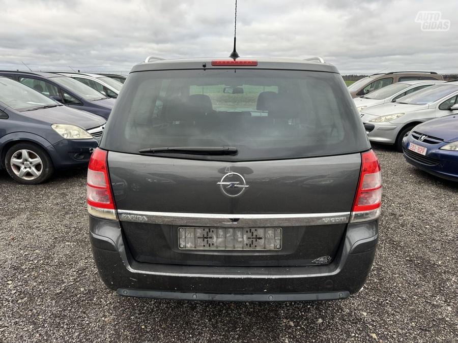 Grey Opel Zafira 2009 in Giraite, with an engine capacity of 1.70 L and mileage of 248 thousand km for 1900 €, photo 6 on AUTOMOTO.COM.LV