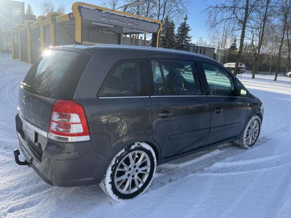 Pelēks Opel Zafira 2009 Panevēža, ar dzinēja tilpumu 1.80 L un nobraukumu 285 tūkst. km par 1999 €, foto 6 vietnē AUTOMOTO.COM.LV