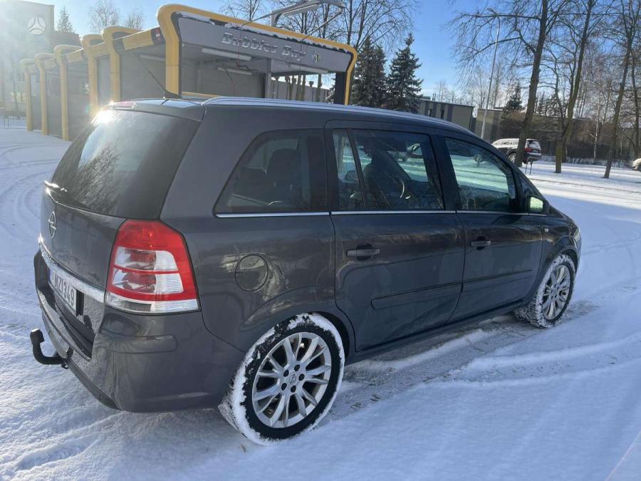 Pelēks Opel Zafira 2009 Panevēža, ar dzinēja tilpumu 1.80 L un nobraukumu 285 tūkst. km par 1999 €, foto 6 vietnē AUTOMOTO.COM.LV