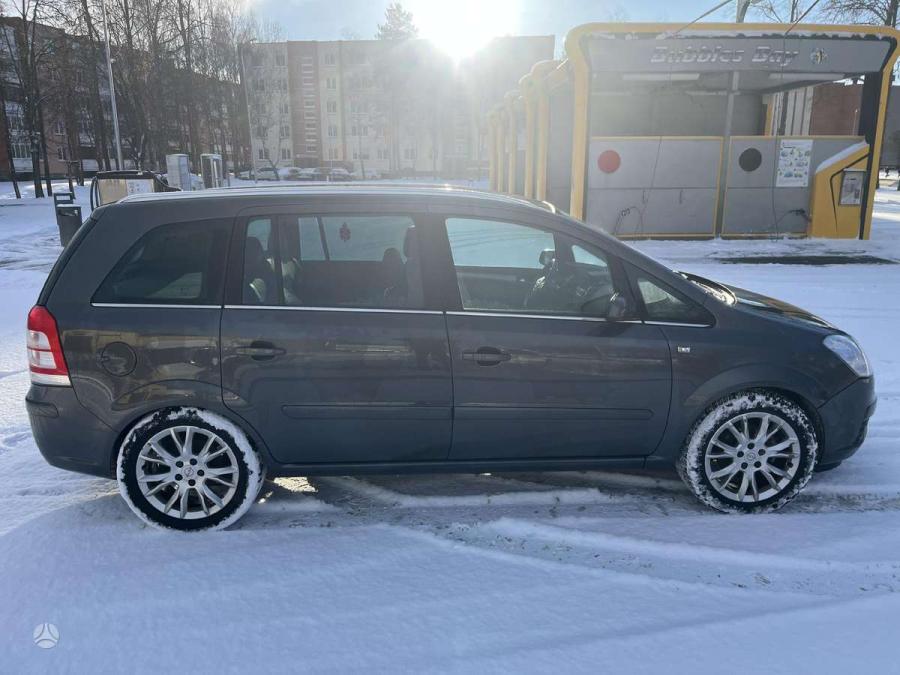 Pelēks Opel Zafira 2009 Panevēža, ar dzinēja tilpumu 1.80 L un nobraukumu 285 tūkst. km par 1999 €, foto 7 vietnē AUTOMOTO.COM.LV