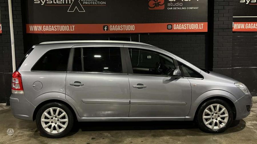 Grey Opel Zafira 2009 in Kaunas, with an engine capacity of 1.69 L and mileage of 209 thousand km for 3200 €, photo 2 on AUTOMOTO.COM.LV