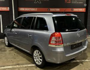 Grey Opel Zafira 2009 in Kaunas, with an engine capacity of 1.69 L and mileage of 209 thousand km for 3200 €, photo 3 on AUTOMOTO.COM.LV