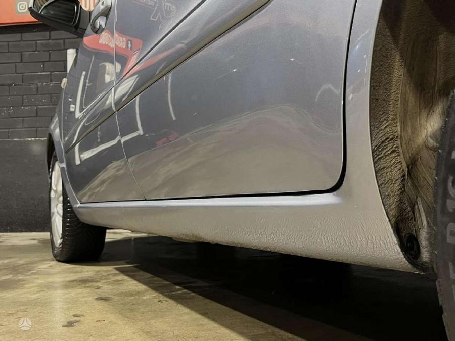 Grey Opel Zafira 2009 in Kaunas, with an engine capacity of 1.69 L and mileage of 209 thousand km for 3200 €, photo 5 on AUTOMOTO.COM.LV