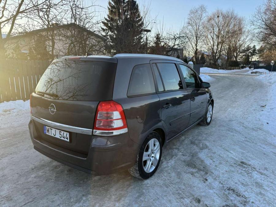 Pelēks Opel Zafira 2009 Klaipėda, ar dzinēja tilpumu 1.69 L un nobraukumu 272 tūkst. km par 1950 €, foto 5 vietnē AUTOMOTO.COM.LV