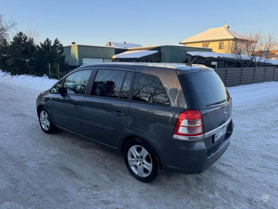 Pelēks Opel Zafira 2009 Klaipėda, ar dzinēja tilpumu 1.69 L un nobraukumu 272 tūkst. km par 1950 €, foto 7 vietnē AUTOMOTO.COM.LV