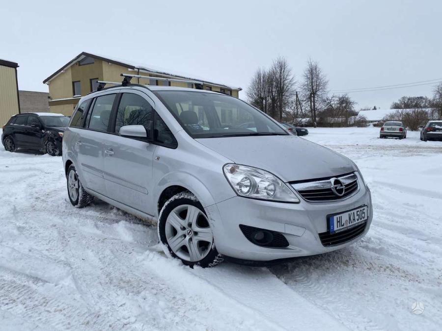 Grey Opel Zafira 2009 in Silute, with an engine capacity of 1.60 L and mileage of 183 thousand km for 1950 €, photo 1 on AUTOMOTO.COM.LV