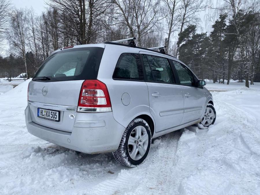 Pelēks Opel Zafira 2009 Šilutė, ar dzinēja tilpumu 1.60 L un nobraukumu 183 tūkst. km par 1950 €, foto 4 vietnē AUTOMOTO.COM.LV