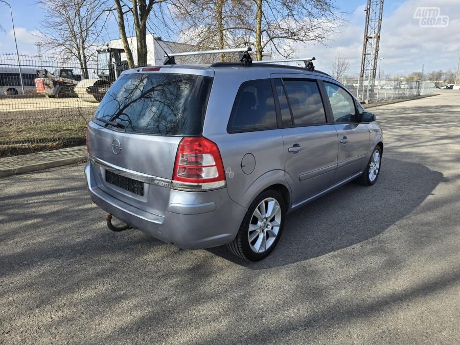 Pelēks Opel Zafira 2009 Marijampole, ar dzinēja tilpumu 1.70 L un nobraukumu 310 tūkst. km par 1650 €, foto 4 vietnē AUTOMOTO.COM.LV