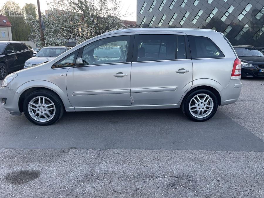 Pelēks Opel Zafira 2009 Viļņa, ar dzinēja tilpumu 1.80 L un nobraukumu 200 tūkst. km par 2500 €, foto 4 vietnē AUTOMOTO.COM.LV