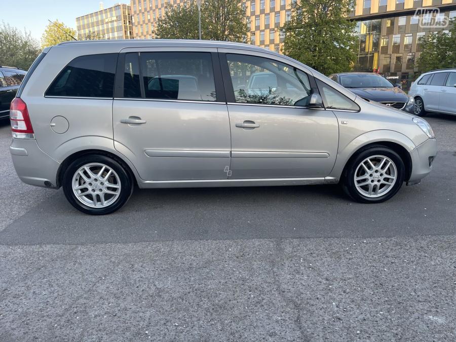 Pelēks Opel Zafira 2009 Viļņa, ar dzinēja tilpumu 1.80 L un nobraukumu 200 tūkst. km par 2500 €, foto 11 vietnē AUTOMOTO.COM.LV