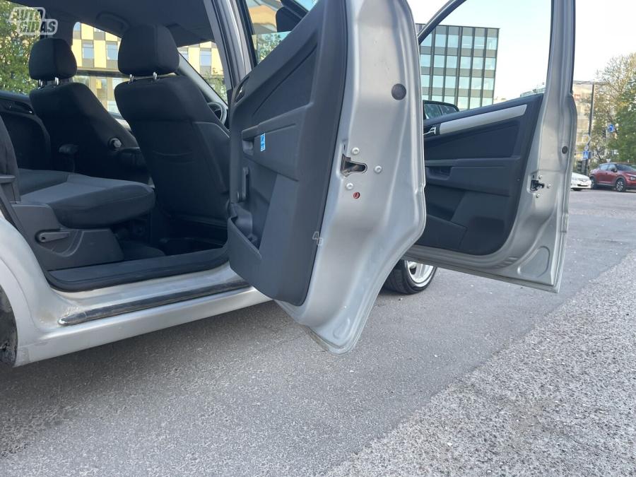 Pelēks Opel Zafira 2009 Viļņa, ar dzinēja tilpumu 1.80 L un nobraukumu 200 tūkst. km par 2500 €, foto 16 vietnē AUTOMOTO.COM.LV
