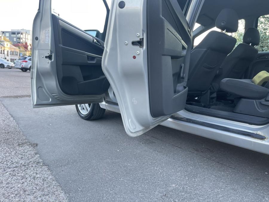 Pelēks Opel Zafira 2009 Viļņa, ar dzinēja tilpumu 1.80 L un nobraukumu 200 tūkst. km par 2500 €, foto 19 vietnē AUTOMOTO.COM.LV