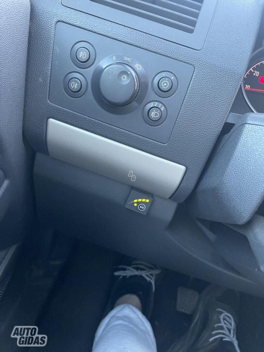 Pelēks Opel Zafira 2009 Viļņa, ar dzinēja tilpumu 1.80 L un nobraukumu 200 tūkst. km par 2500 €, foto 33 vietnē AUTOMOTO.COM.LV