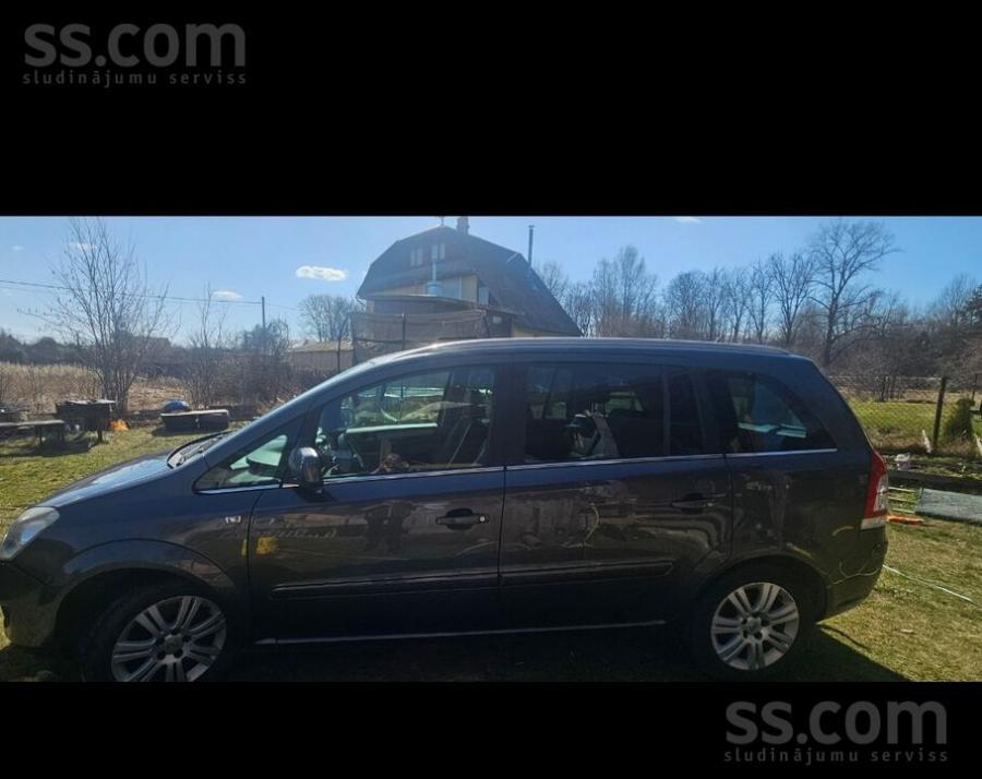 Grey Opel Zafira 2009 in Riga, with an engine capacity of 2.20 L and mileage of 301 thousand km for 1000 €, photo 1 on AUTOMOTO.COM.LV