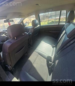 Grey Opel Zafira 2009 in Riga, with an engine capacity of 2.20 L and mileage of 301 thousand km for 1000 €, photo 4 on AUTOMOTO.COM.LV