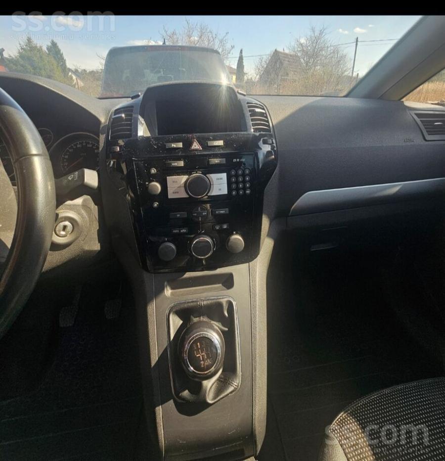 Grey Opel Zafira 2009 in Riga, with an engine capacity of 2.20 L and mileage of 301 thousand km for 1000 €, photo 6 on AUTOMOTO.COM.LV