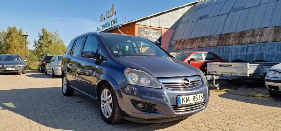 Grey Opel Zafira 2009 in Valmiera, with an engine capacity of 2.00 L and mileage of 277 thousand km for 1500 €, photo 1 on AUTOMOTO.COM.LV