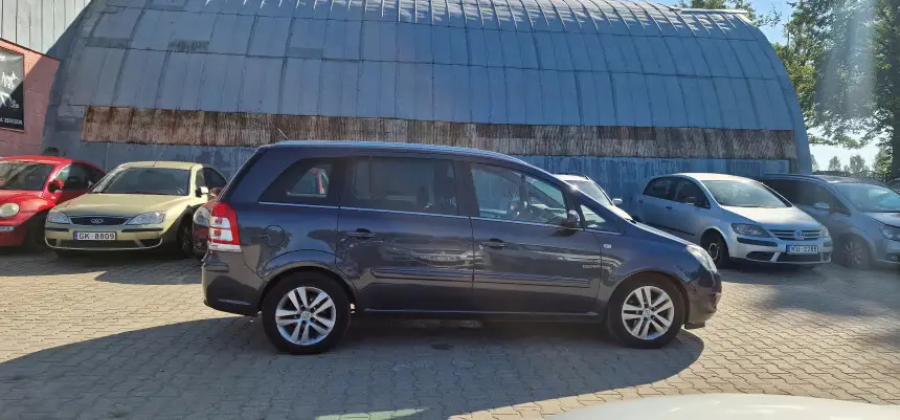 Grey Opel Zafira 2009 in Valmiera, with an engine capacity of 2.00 L and mileage of 277 thousand km for 1500 €, photo 3 on AUTOMOTO.COM.LV