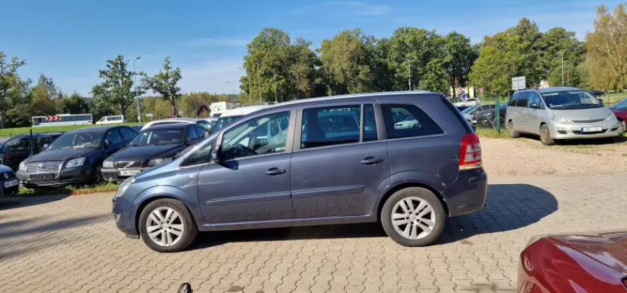 Grey Opel Zafira 2009 in Valmiera, with an engine capacity of 2.00 L and mileage of 277 thousand km for 1500 €, photo 6 on AUTOMOTO.COM.LV