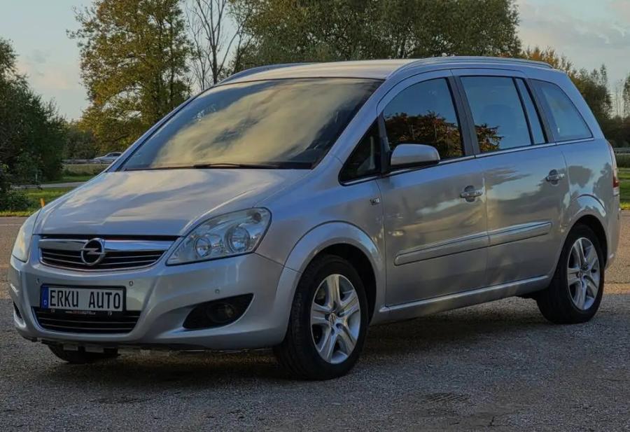 Grey Opel Zafira 2009 in Grobiņa, with an engine capacity of 1.70 L and mileage of 266 thousand km for 2550 €, photo 4 on AUTOMOTO.COM.LV