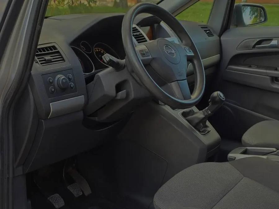 Grey Opel Zafira 2009 in Grobiņa, with an engine capacity of 1.70 L and mileage of 266 thousand km for 2550 €, photo 9 on AUTOMOTO.COM.LV