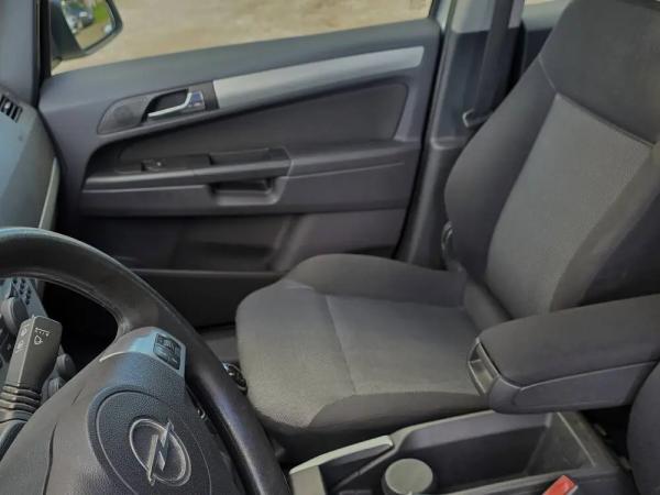 Grey Opel Zafira 2009 in Grobiņa, with an engine capacity of 1.70 L and mileage of 266 thousand km for 2550 €, photo 9 on AUTOMOTO.COM.LV