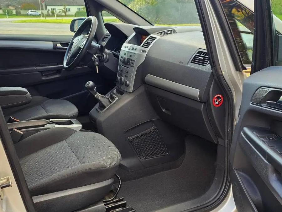 Grey Opel Zafira 2009 in Grobiņa, with an engine capacity of 1.70 L and mileage of 266 thousand km for 2550 €, photo 11 on AUTOMOTO.COM.LV