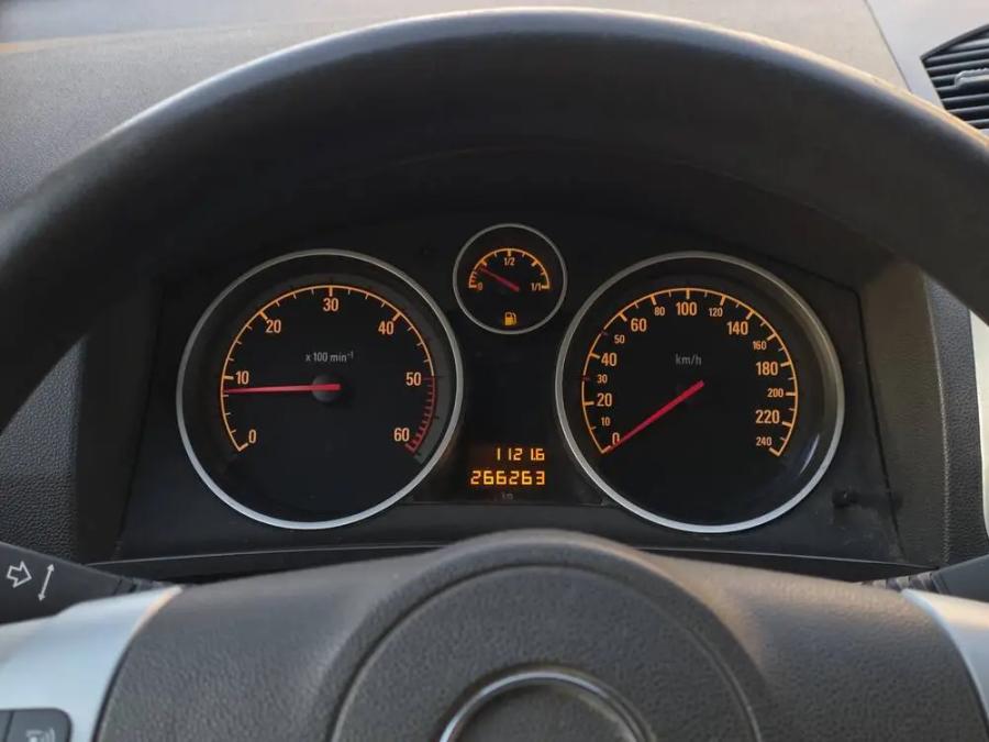 Grey Opel Zafira 2009 in Grobiņa, with an engine capacity of 1.70 L and mileage of 266 thousand km for 2550 €, photo 20 on AUTOMOTO.COM.LV