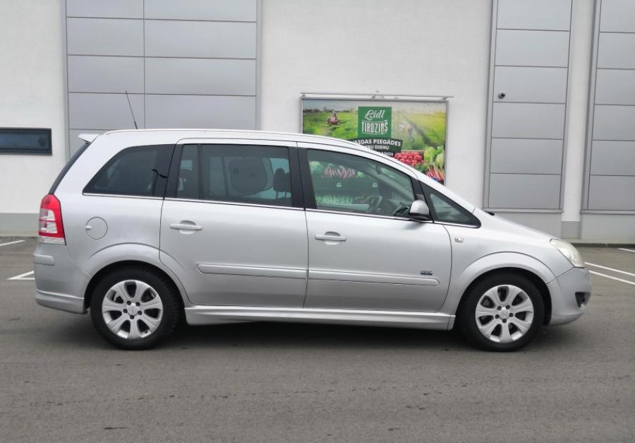Grey Opel Zafira 2009 in Riga, with an engine capacity of 1.90 L and mileage of 244 thousand km for 1850 €, photo 4 on AUTOMOTO.COM.LV