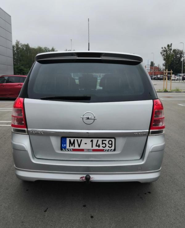 Grey Opel Zafira 2009 in Riga, with an engine capacity of 1.90 L and mileage of 244 thousand km for 1850 €, photo 5 on AUTOMOTO.COM.LV