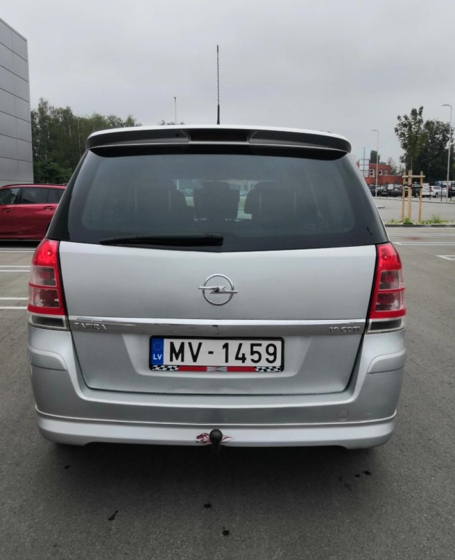 Grey Opel Zafira 2009 in Riga, with an engine capacity of 1.90 L and mileage of 244 thousand km for 1850 €, photo 6 on AUTOMOTO.COM.LV