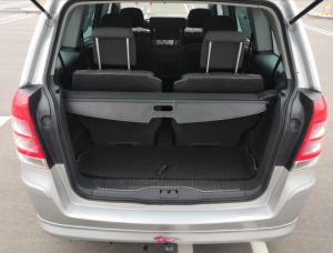 Grey Opel Zafira 2009 in Riga, with an engine capacity of 1.90 L and mileage of 244 thousand km for 1850 €, photo 7 on AUTOMOTO.COM.LV