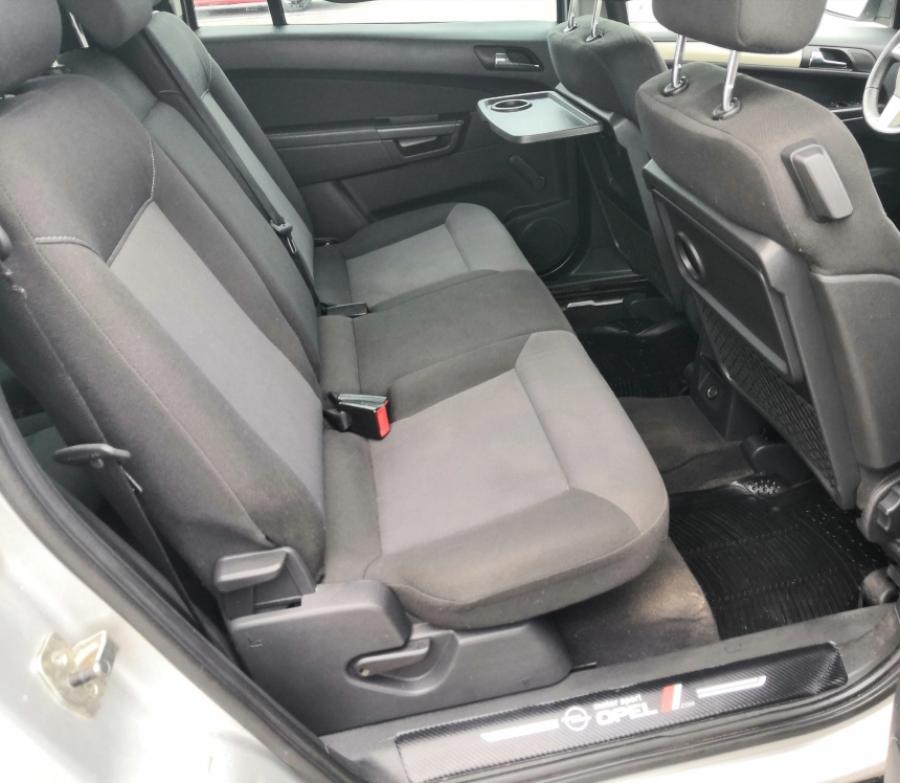 Grey Opel Zafira 2009 in Riga, with an engine capacity of 1.90 L and mileage of 244 thousand km for 1850 €, photo 8 on AUTOMOTO.COM.LV