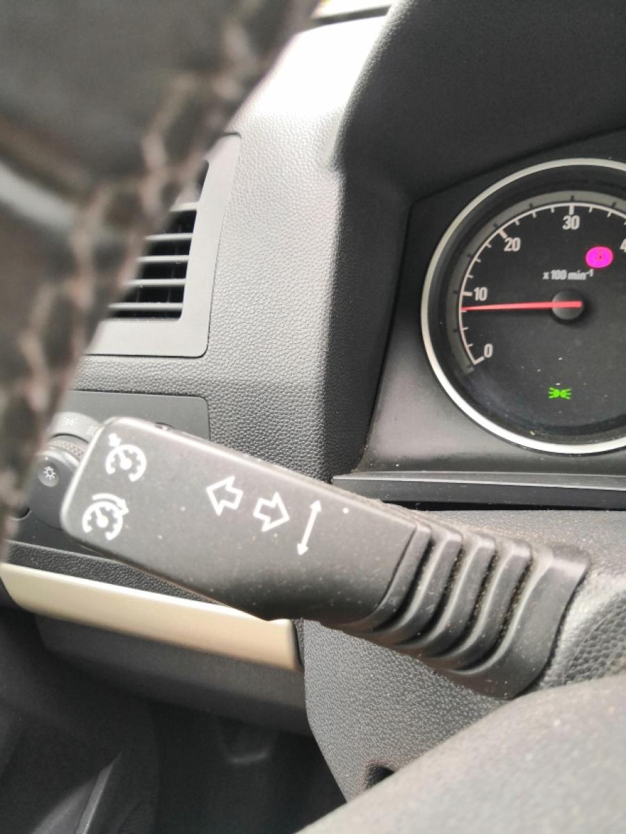 Grey Opel Zafira 2009 in Riga, with an engine capacity of 1.90 L and mileage of 244 thousand km for 1850 €, photo 9 on AUTOMOTO.COM.LV