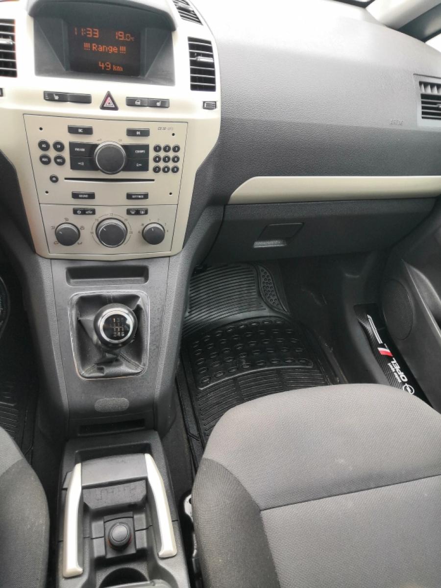 Grey Opel Zafira 2009 in Riga, with an engine capacity of 1.90 L and mileage of 244 thousand km for 1850 €, photo 10 on AUTOMOTO.COM.LV