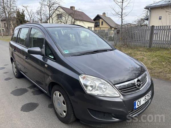 Grey Opel Zafira 2009 in Riga, with an engine capacity of 1.80 L and mileage of 325 thousand km for 2390 €, photo 3 on AUTOMOTO.COM.LV