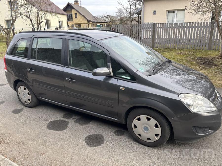 Grey Opel Zafira 2009 in Riga, with an engine capacity of 1.80 L and mileage of 325 thousand km for 2390 €, photo 5 on AUTOMOTO.COM.LV