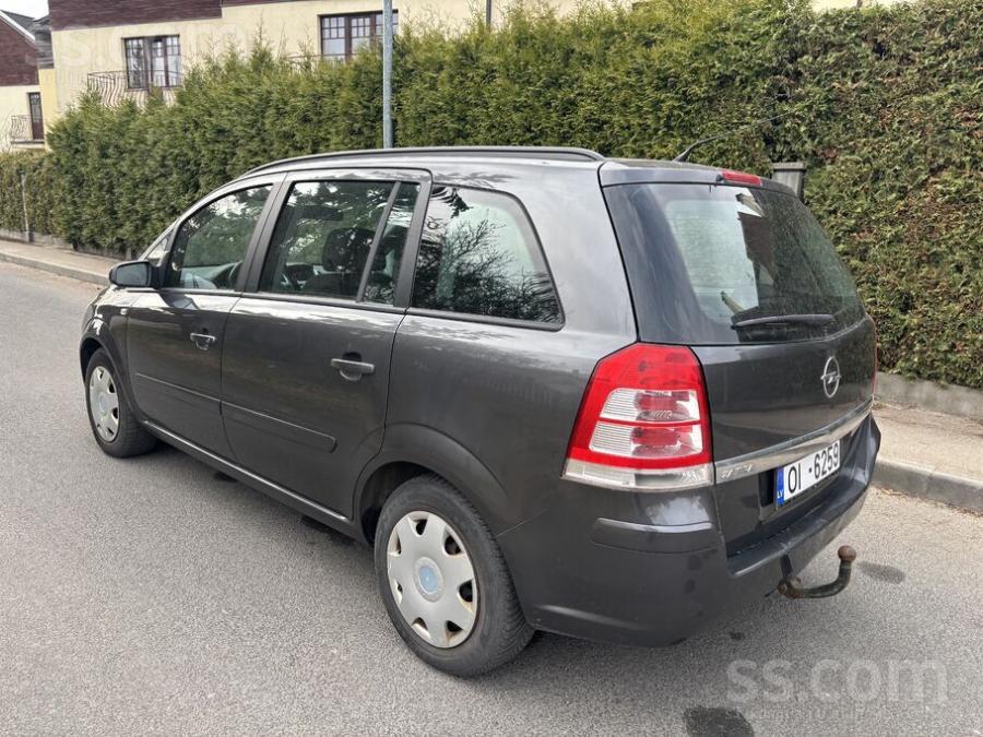 Grey Opel Zafira 2009 in Riga, with an engine capacity of 1.80 L and mileage of 325 thousand km for 2390 €, photo 8 on AUTOMOTO.COM.LV