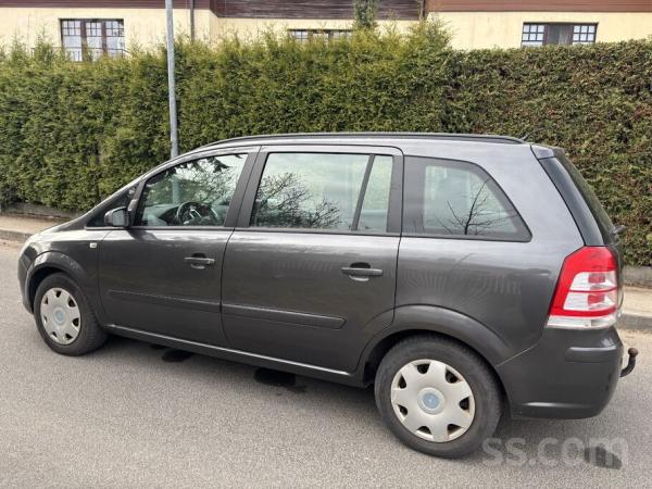 Grey Opel Zafira 2009 in Riga, with an engine capacity of 1.80 L and mileage of 325 thousand km for 2390 €, photo 8 on AUTOMOTO.COM.LV