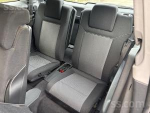 Grey Opel Zafira 2009 in Riga, with an engine capacity of 1.80 L and mileage of 325 thousand km for 2390 €, photo 14 on AUTOMOTO.COM.LV