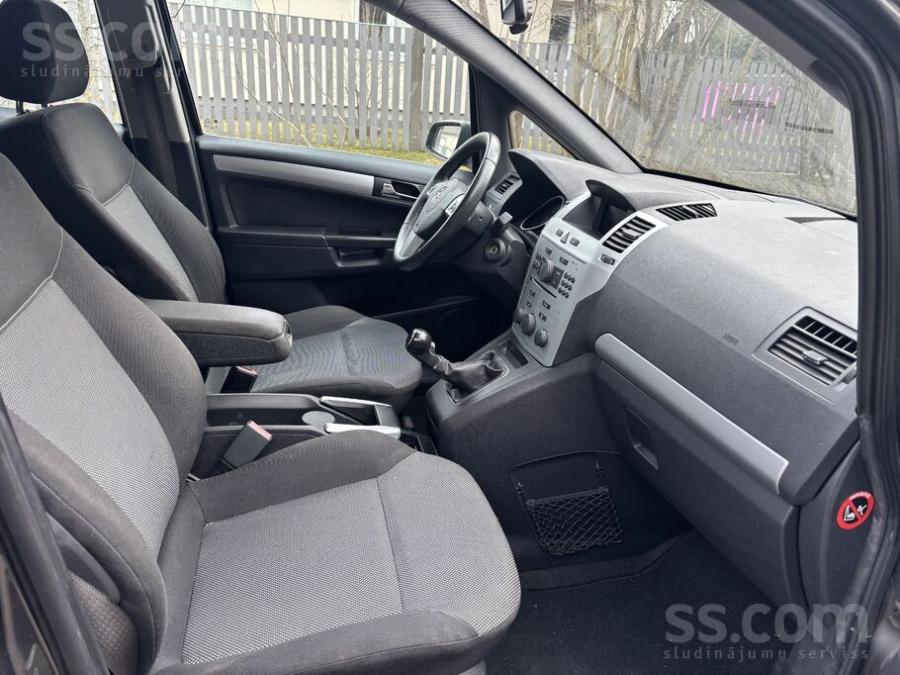 Grey Opel Zafira 2009 in Riga, with an engine capacity of 1.80 L and mileage of 325 thousand km for 2390 €, photo 22 on AUTOMOTO.COM.LV