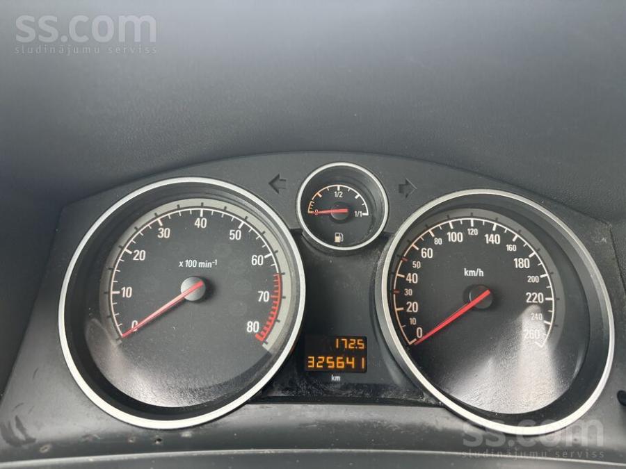 Grey Opel Zafira 2009 in Riga, with an engine capacity of 1.80 L and mileage of 325 thousand km for 2390 €, photo 25 on AUTOMOTO.COM.LV