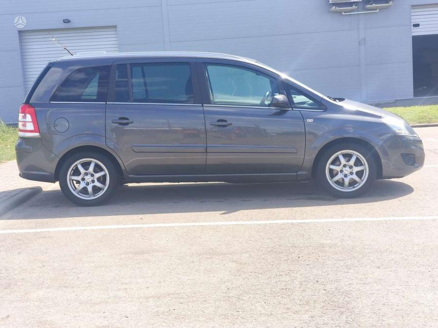 Pelēks Opel Zafira 2009 Marijampole, ar dzinēja tilpumu 1.80 L un nobraukumu 197 tūkst. km par 2400 €, foto 5 vietnē AUTOMOTO.COM.LV