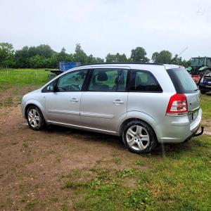 Grey Opel Zafira 2009 in Rokiskis, with an engine capacity of 1.69 L and mileage of 215 thousand km for 1050 €, photo 3 on AUTOMOTO.COM.LV