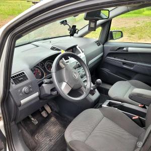 Grey Opel Zafira 2009 in Rokiskis, with an engine capacity of 1.69 L and mileage of 215 thousand km for 1050 €, photo 4 on AUTOMOTO.COM.LV